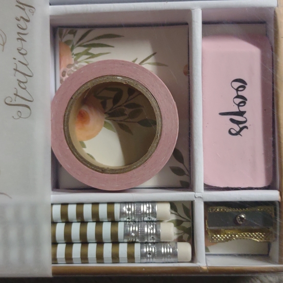 Laura Ashley | Office | Laura Ashley Stationery Deluxe Set | Poshmark